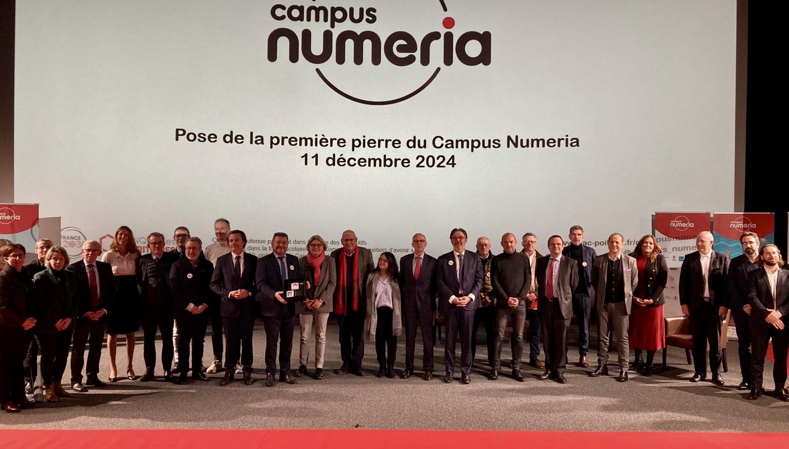 Pose de la 1e pierre du Campus Numeria - Technopole Futuroscope